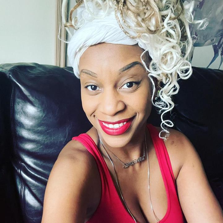 This lady is sleaking for me | Shauna Lee (@love_an_light8)