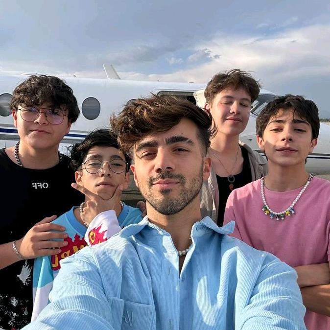 DEEP WEB - Fede Vigevani & Club Misterio - Tiktok videos with song DEEP WEB - Fede Vigevani & Club Misterio - Tiktok videos with song