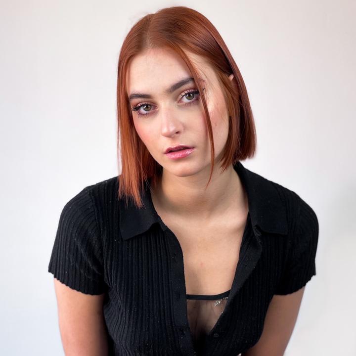 Vibing in the posing room | Dolly Dyson (@dollydysonsonly)