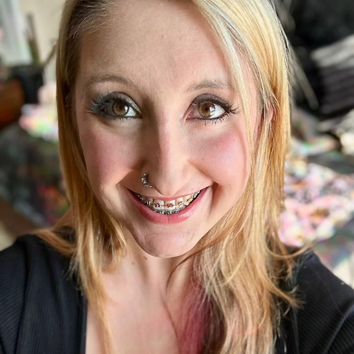 🦄 @veronicavansingofficial - Veronica Vansing - TikTok