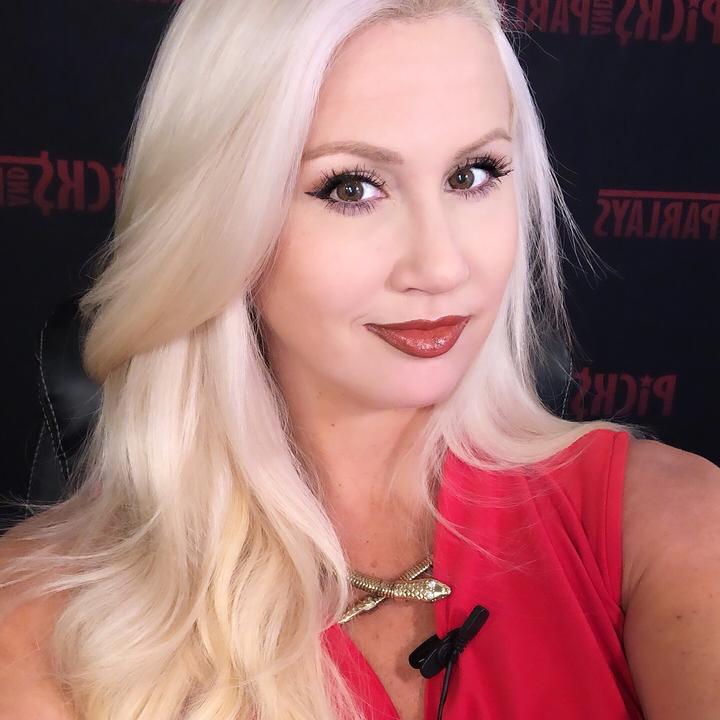 🦄 @chelsamessinger - Chelsa Messinger