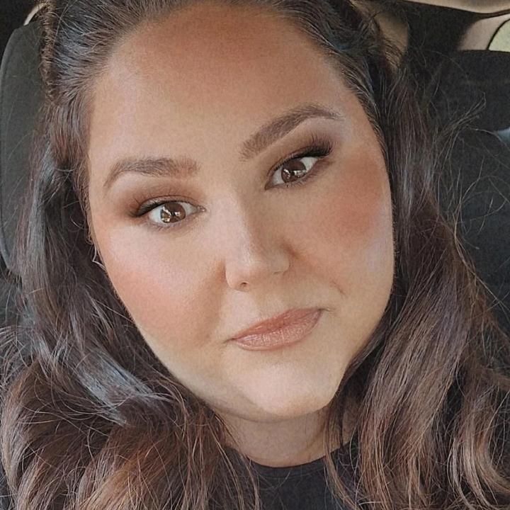 🦄 @looksandbooks1 - Melissa Ann Williams - TikTok