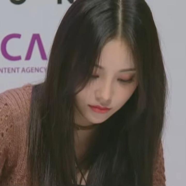 loona rich loona wealthy loona not broke loona not disbanding loona ...