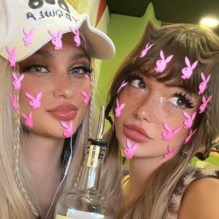 🦄 @2girls1bottl3 - Mixie and Munchie - TikTok