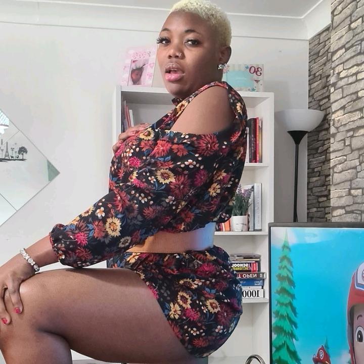 🦄 @ekiaqueen - Izzy Ogbeide - TikTok