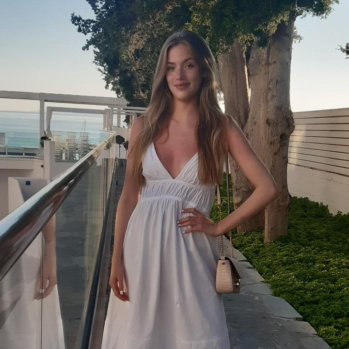 🦄 @justalexroberts - Alexandra Roberts - TikTok